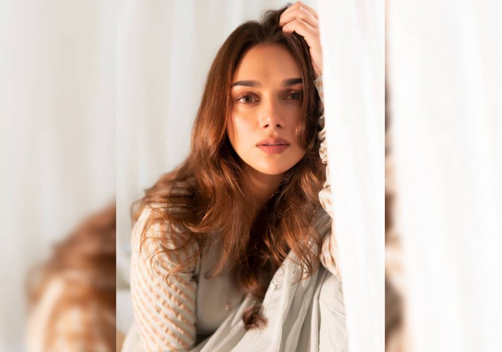 Pastel Love Of Aditi Rao Hydari - Bold Outline : India's leading Online ...