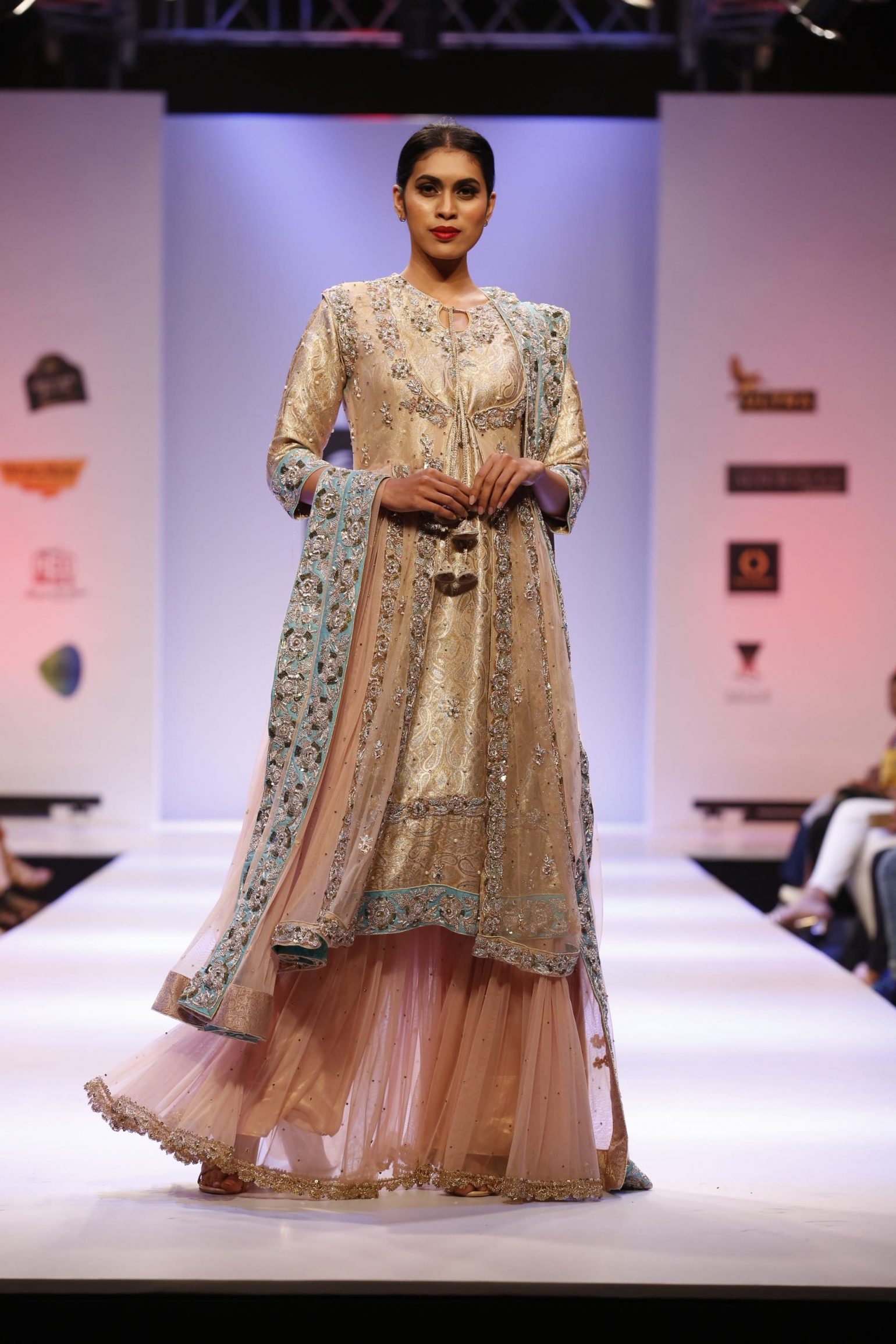 Khada Dupatta? Master the Draping Style and Royally Make Your Way Down ...