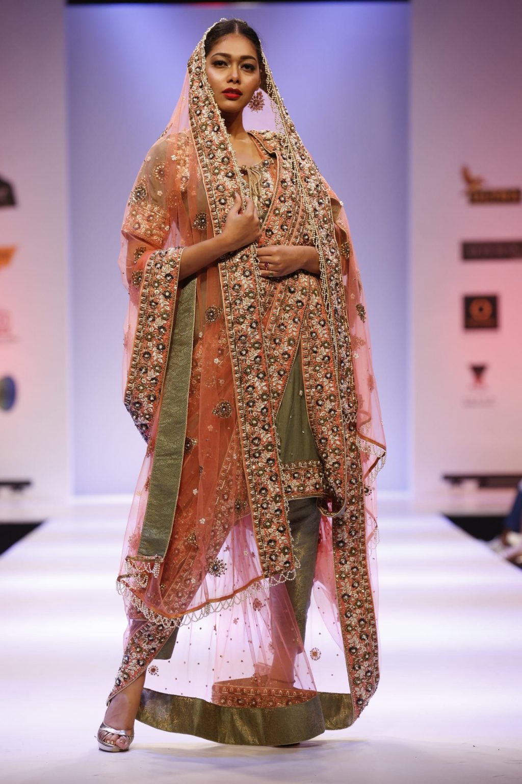 Khada Dupatta? Master the Draping Style and Royally Make Your Way Down ...