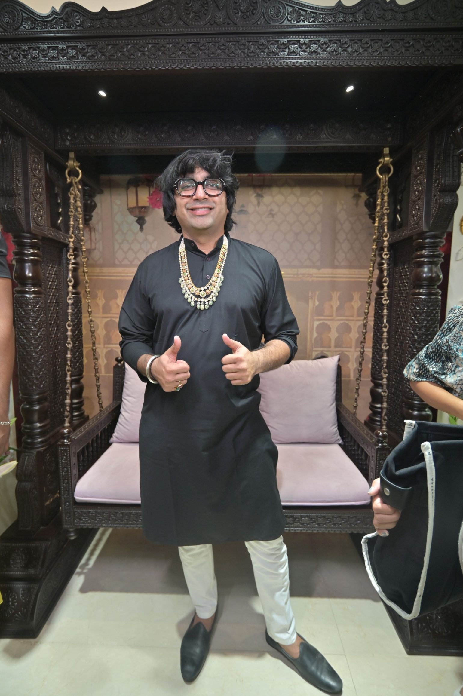 Gujarati heartthrob Malhar Thakar Unveils Manubhai Jewellers’ Utsavi ...